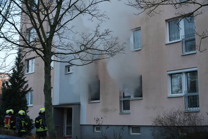 Wohnung im Leipziger Osten fackelt ab: Polizei ermittelt gegen Mieter (25)