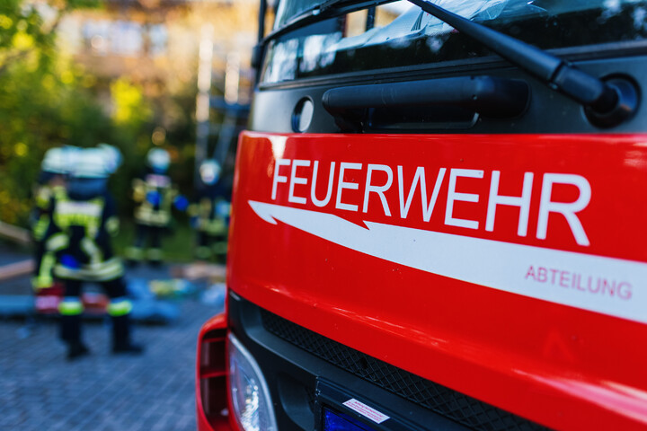 Feuer in Mehrfamilienhaus in Leverkusen: Bewohner von Rauch ...