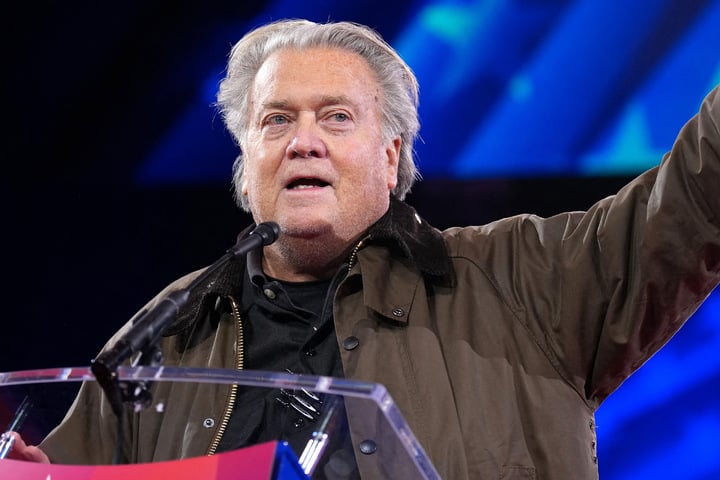 Steve Bannon gives Nazi salute during MAGA speech