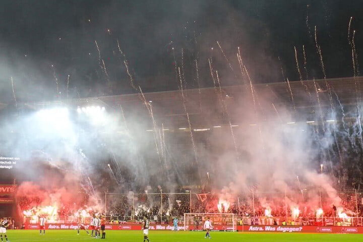 "Kalte Pyrotechnik": Erste offizielle Choreo, DFB wiegelt ab