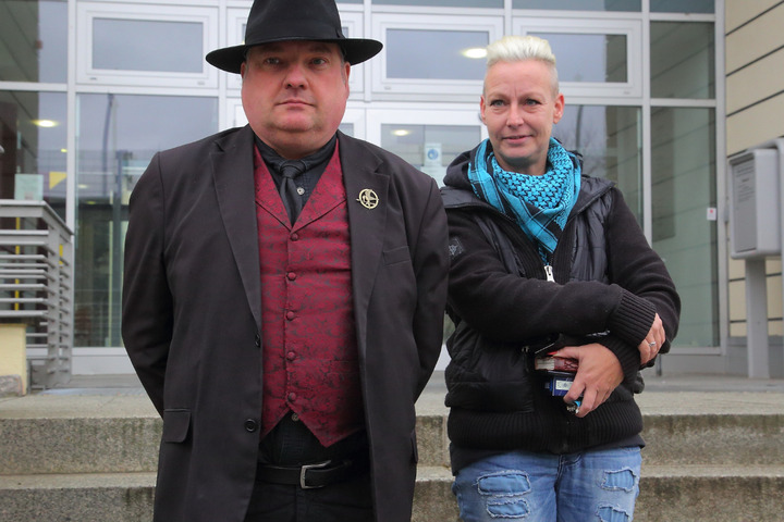 Da half auch der unflätige Anwalt nichts: Renitente Anti-Corona-Aktivistin in Dresden verurteilt