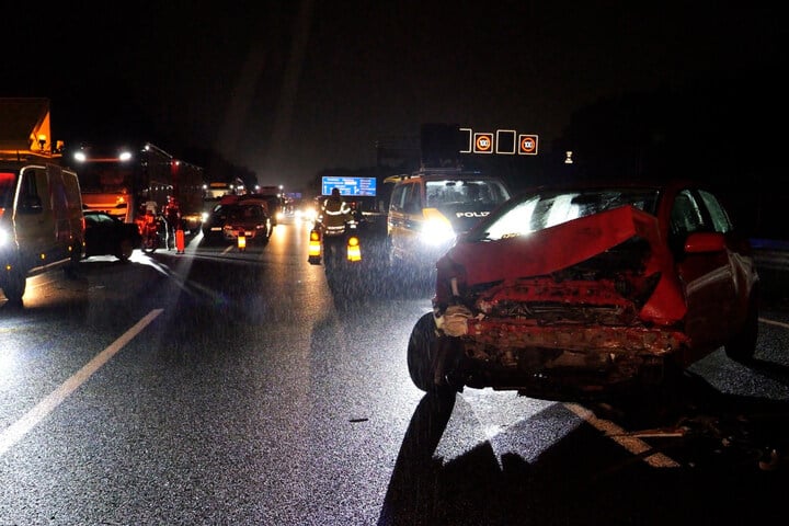 Unfall auf A1 bei Oyten fordert vier Verletzte und zehn Kilometer Stau
