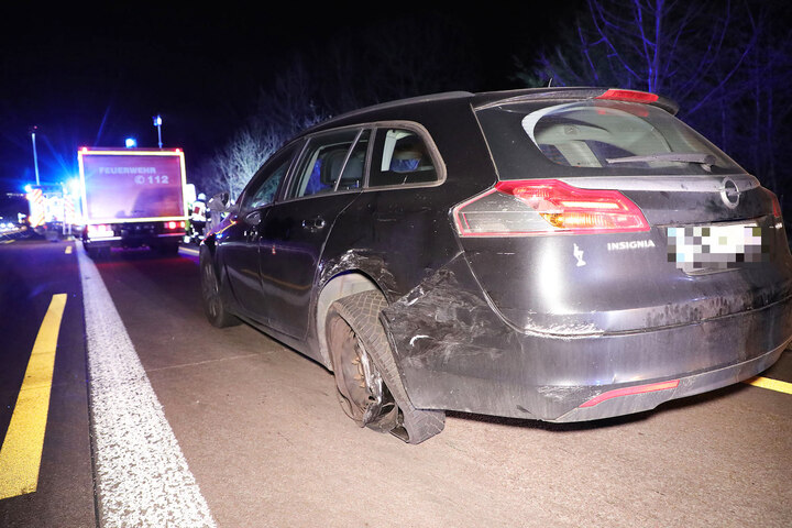 Unfall A4: Audi-Fahrer verliert bei Wilsdruff die Kontrolle und kracht gegen einen Baum