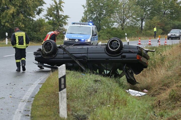 Gefährliche Schlitterpartie bei Dresden: Mehrere Unfälle auf nasser Fahrbahn!