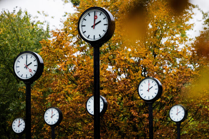 Zeitumstellung verstellt innere Uhr: Forscher verrät, wie man sie ...