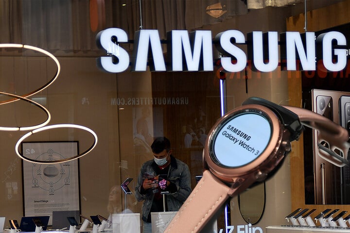 Samsung debuts new products and updates to its Galaxy smartphones and ...