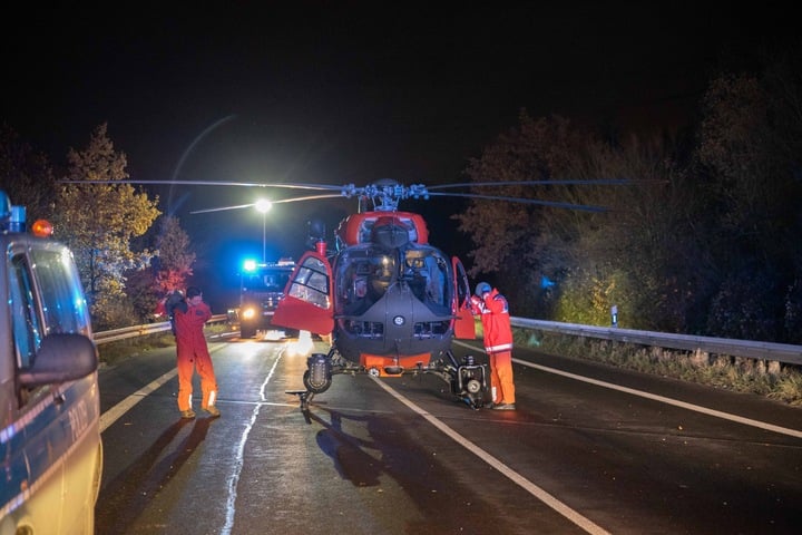 Unfall in Bergheim: Drei Menschen in Lebensgefahr! Auto kracht frontal in Gegenverkehr