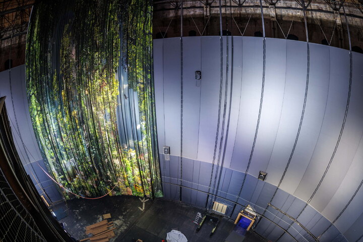 Panometer: In Dresden hängt jetzt der Amazonas-Regenwald