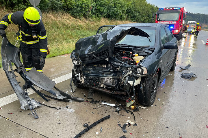 Schwerer Unfall auf A71 in Thüringen mit fünf Verletzten, darunter zwei Kinder
