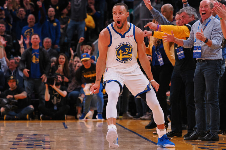 Steph Curry graduates from college after 13 years in the NBA