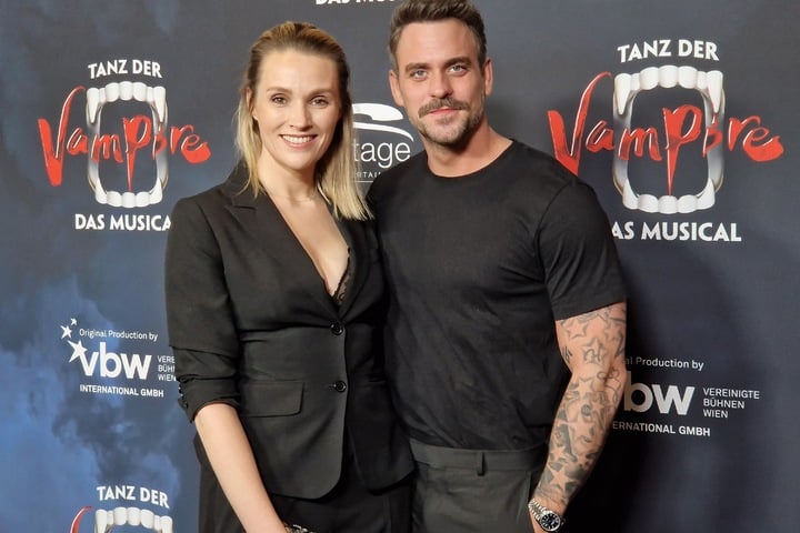 Hamburg: Premiere mit Biss! Stars feiern Kult-Musical Tanz der Vampire: "Die Leute sind abgegangen!"