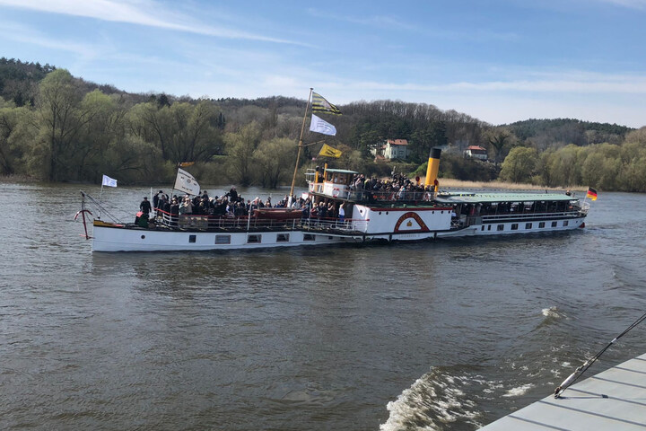 Dampferfahrt nach Hamburg: "Dresden"-Expedition ein echtes Abenteuer