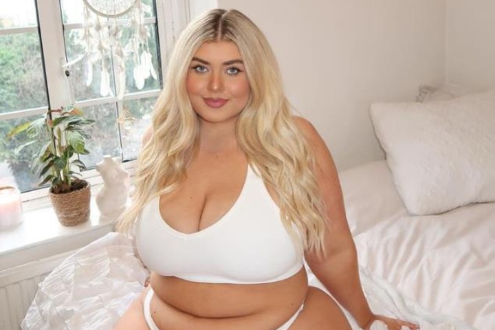 Plus-Size-Model Isabel Nicholls Nall: Sie kämpft für "Belly Positivity"