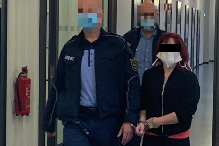 Prozess-Schwänzerin Maria muss in Handschellen vor Gericht