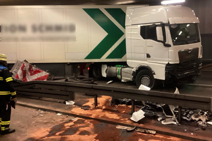 München: Lkw-Unfall führt zu Verkehrschaos - Heckenstallertunnel stundenlang dicht!