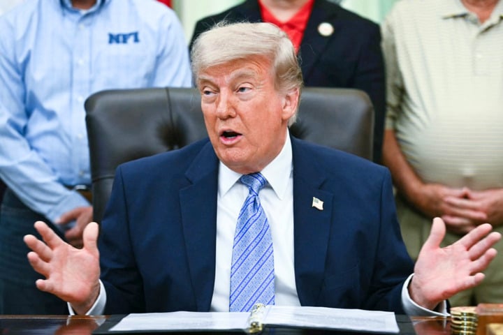 Trump's design plans for 250-foot arch scores key stamp of approval | TAG24