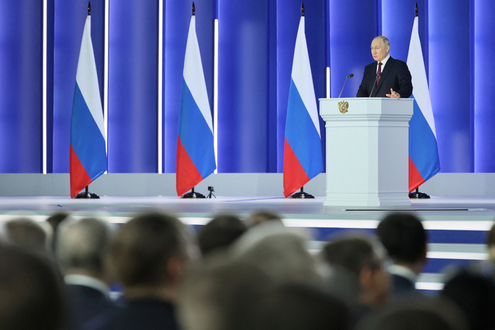 Putin slams US in State of the Nation address and suspends nuclear arms ...