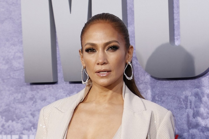 Sexy wie nie mit 54: Jennifer Lopez posiert in knappen Dessous!