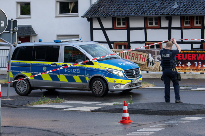 SEK-Einsatz in Bad Münstereifel: Bewaffneter verbarrikadiert sich über Stunden in Wohnhaus