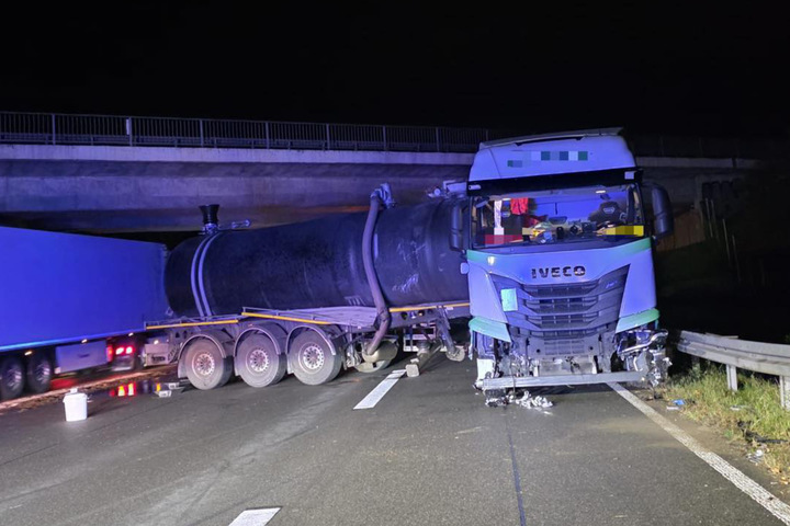 Unfall A9: 100.000 Euro Schaden und Vollsperrung nach Lkw-Crash auf A9