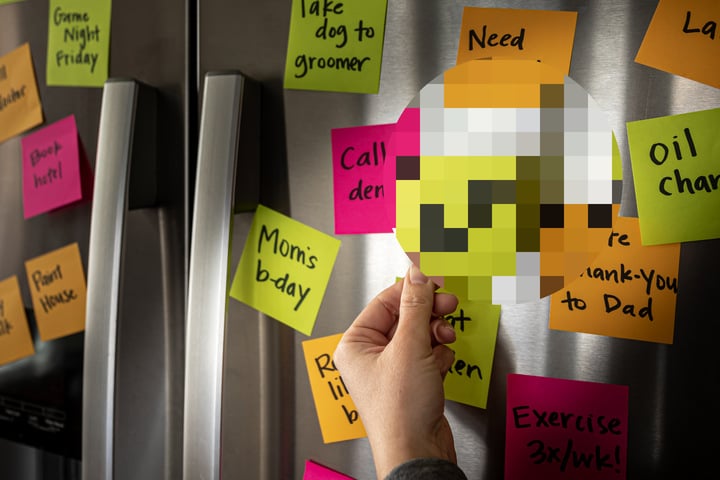 Mutter geht Zettel am Kühlschrank durch: Kurz darauf hat ihre Familie ...