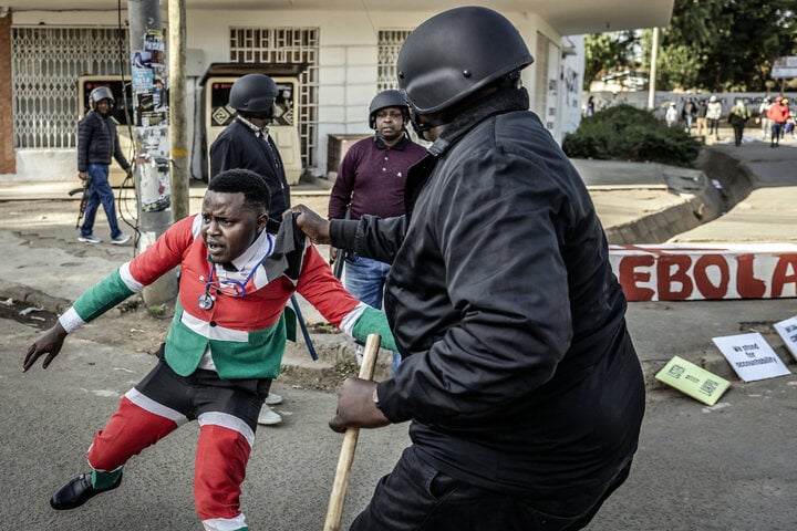 Kenyans arrested protesting Ebola center for US citizens | TAG24