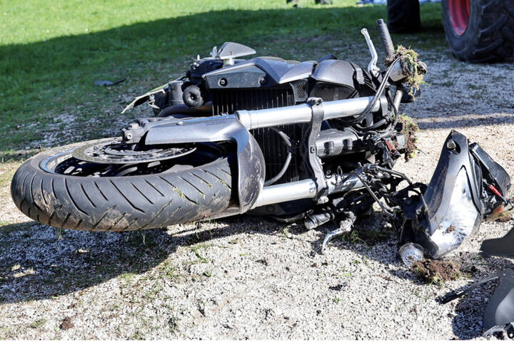 Unfall auf B305 in Bayern: Junger Biker stirbt bei Horror-Crash auf ... Unfall auf B305 in Bayern: Junger Biker stirbt bei Horror-Crash auf ...
