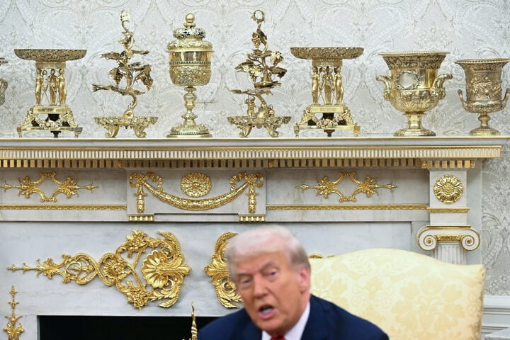 Trump shows off gold bling and boasts of "Best Oval Office ever"