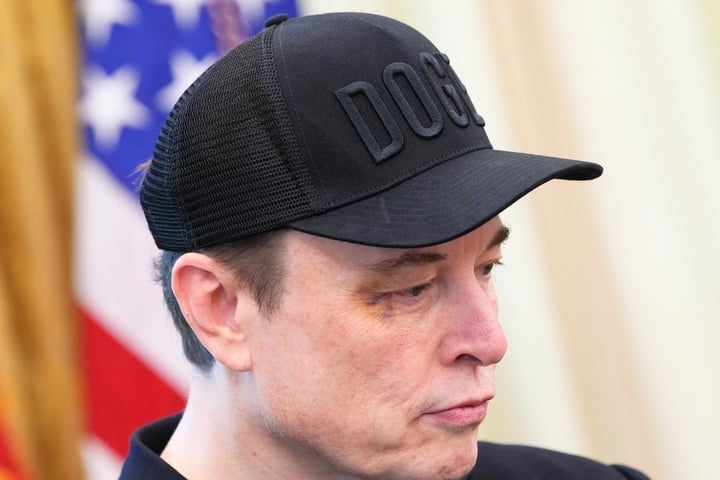 Elon Musk spills the story behind his black eye at Oval Office farewell