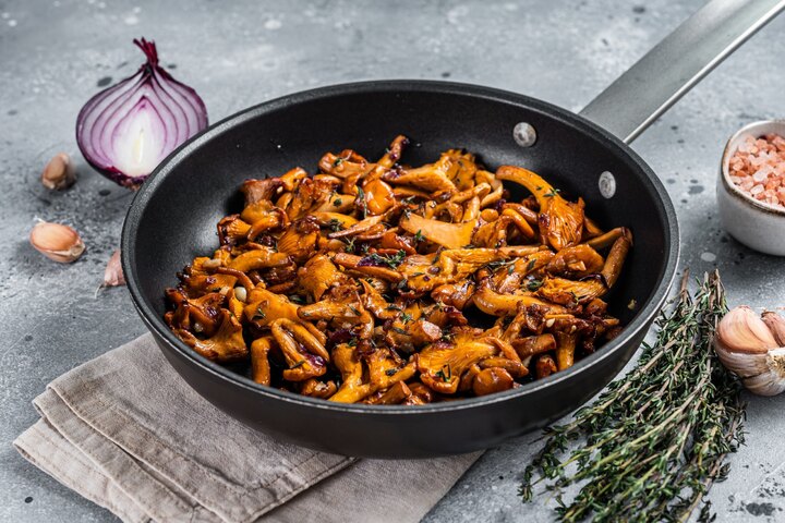 Pfifferlinge zubereiten: Schnelles Rezept für gebratene Pilze