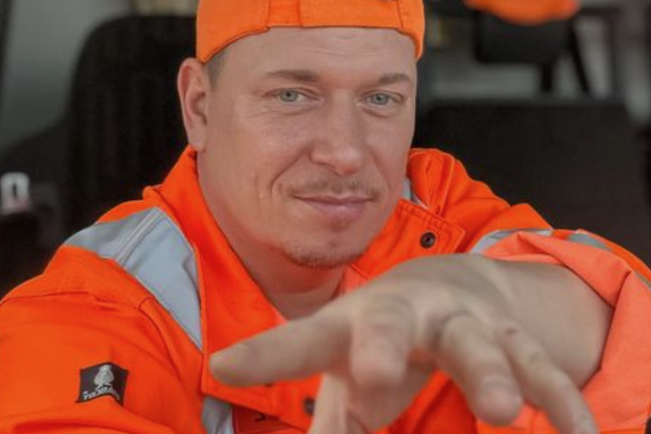 Mit dieser Geste löst "Busfahrer Michel" TikTok-Hype aus: Sogar Fußballer machen es nach