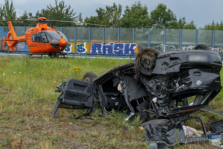 Tödlicher Unfall auf der A1 bei Wuppertal: Zwei Personen sterben, Strecke gesperrt