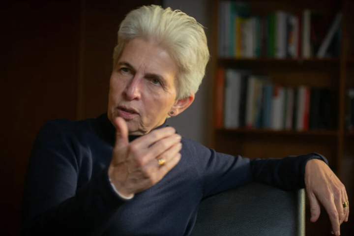 Strack-Zimmermann im Riverboat: "Man nennt Sie Kriegstreiberin, wie ...