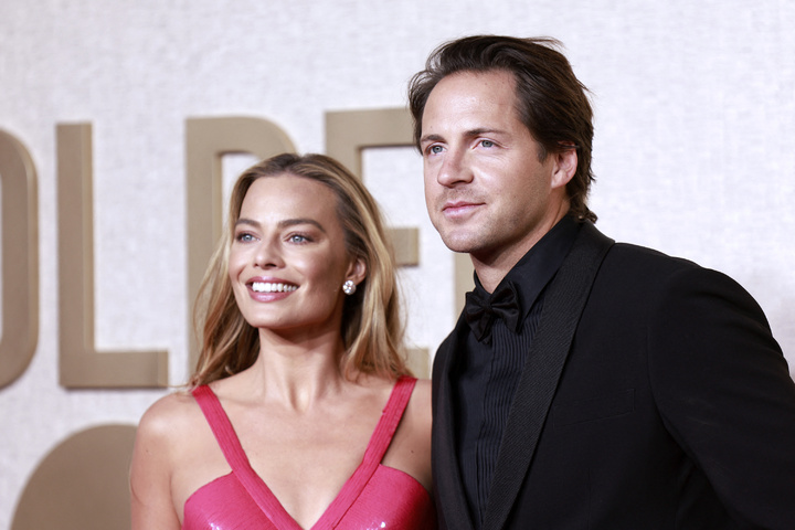 Margot Robbie sparks pregnancy rumors on vacay with husband Tom Ackerly!