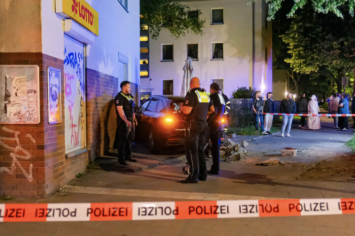 Unfall in Hamburg: Flucht vor der Polizei endet an einer Hauswand