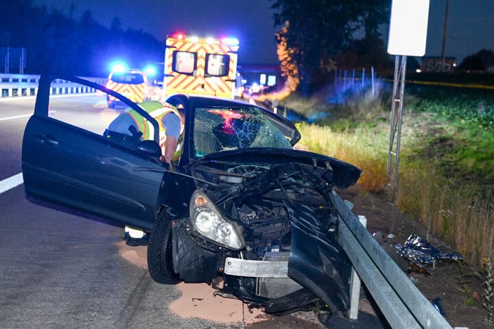 Geisterfahrer kracht auf A14 in Transporter: Mann (52) bei Unfall schwer verletzt