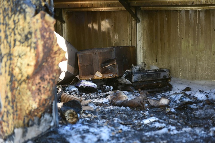 Leipzig: DHL-Auto fängt beim Zustellen Feuer - Pakete im Inneren zerstört