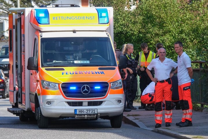 Unfall in Hamburg: Fußgängerin an Kreuzung von Auto erfasst und schwer verletzt