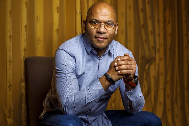 Poster-Boy, Knacki, Serienheld auf Disney+: Das verrückte Leben des ...