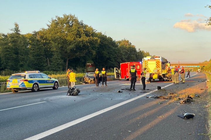 A2 nach Unfall stundenlang gesperrt: Autofahrer lebensgefährlich verletzt!