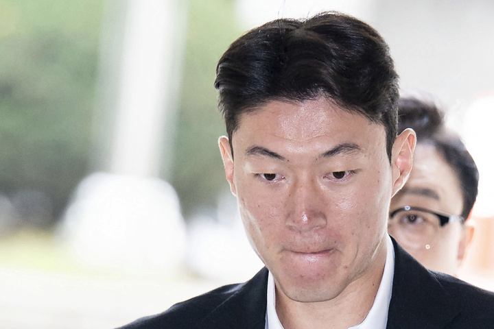 Nationalspieler Ui-jo Hwang droht Knast, weil er Frauen beim Sex filmte