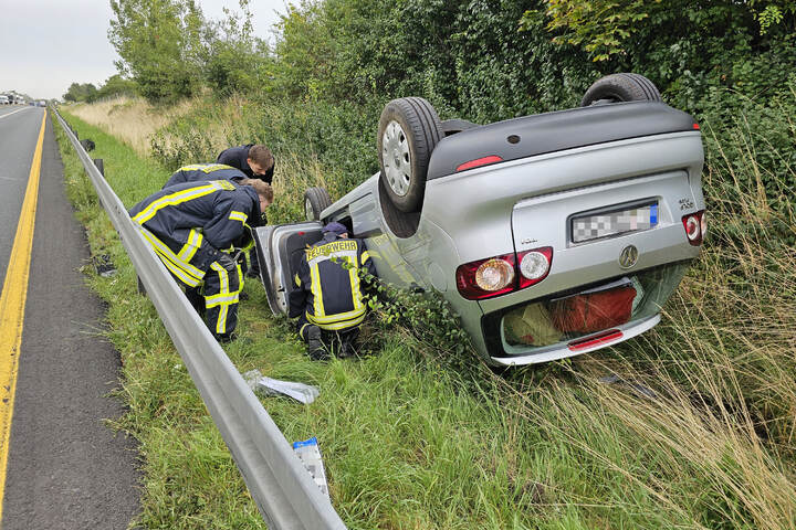 Unfall auf A72 bei Zwickau: VW landet auf dem Dach