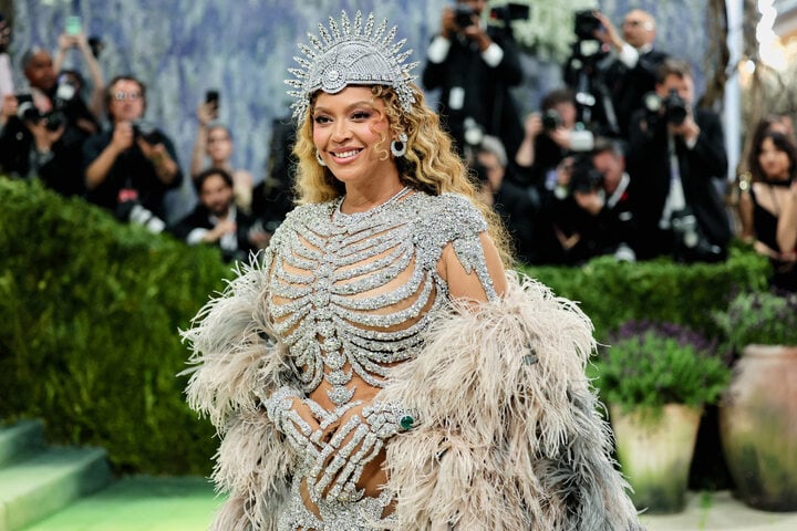 Met Gala 2026: Stars stun in bold looks on fashion's biggest night | TAG24