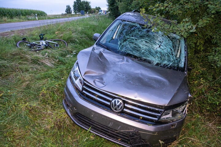 Tragischer Crash auf S255 bei Hartenstein: Radfahrerin stirbt noch am Unfallort