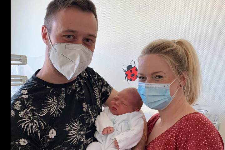 Vater rast mit 200 über A71, doch es reicht nicht mehr: Baby Henry auf ...