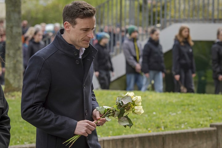Gedenken an Opfer des Erfurter Amoklaufs: Viele Blumen und eine bittere ...