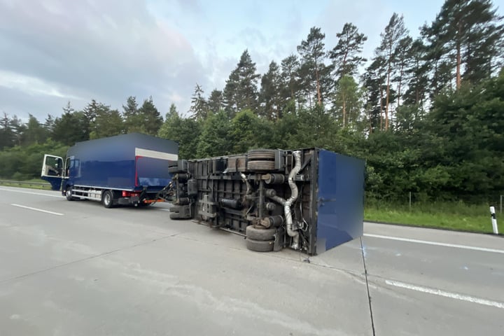 Unfall A9: Vollsperrung nach Lkw-Unfall auf A9