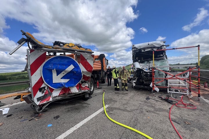 Unfall A38: A38 fast 12 Stunden gesperrt - Lkw-Fahrer stirbt nach Horror-Crash