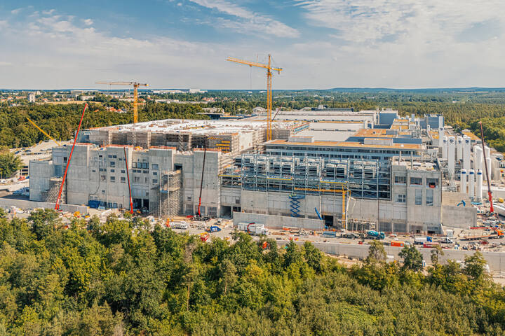 Infineon bietet zukunftssichere Arbeitsplätze in Dresden