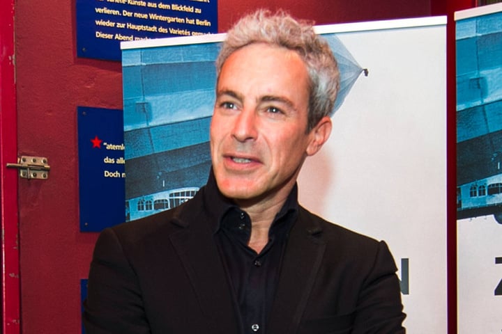 Beziehung mit zwei Frauen gleichzeitig: TV-Star Gedeon Burkhard macht ...